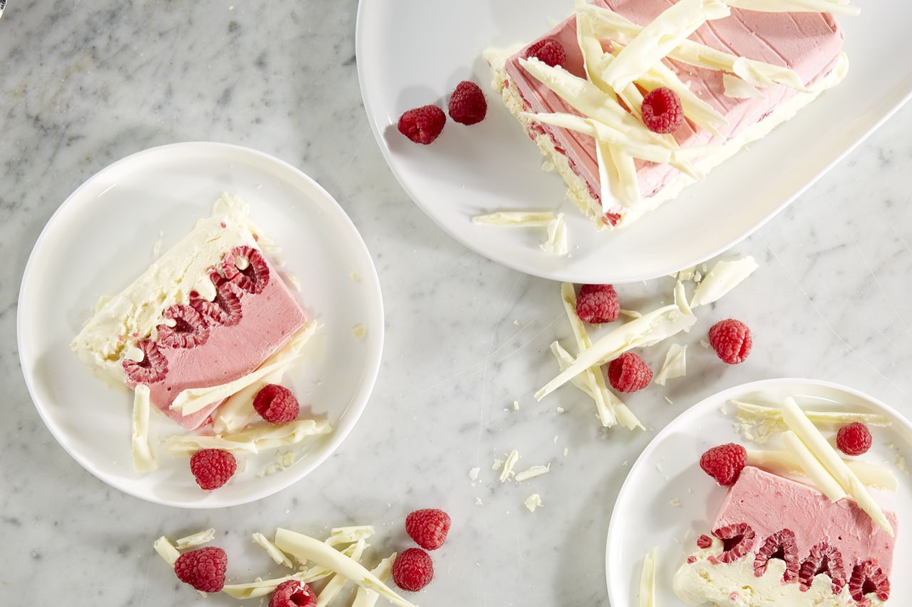 Raspberry mousse & white chocolate log | Bulla